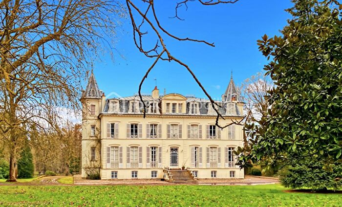 Coulommiers, Ville haute : Maison 15 pièces à vendre