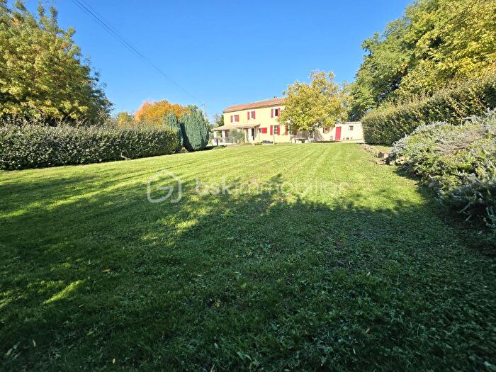 Maison 7 pièces à Saint-Julien-de-Peyrolas, à vendre