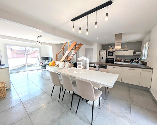 Maison à vendre - Cessieu - 4 pièces - 3 chambres