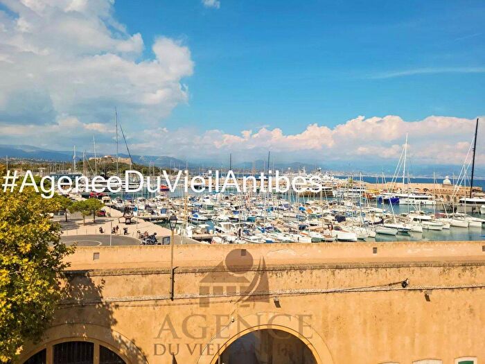Appartement 3 pièces à Vieille Ville, Antibes, à louer