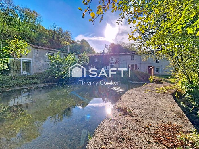 Maison à vendre - Saint-Martin-de-Saint-Maixent - 15 pièces - 10 chambres