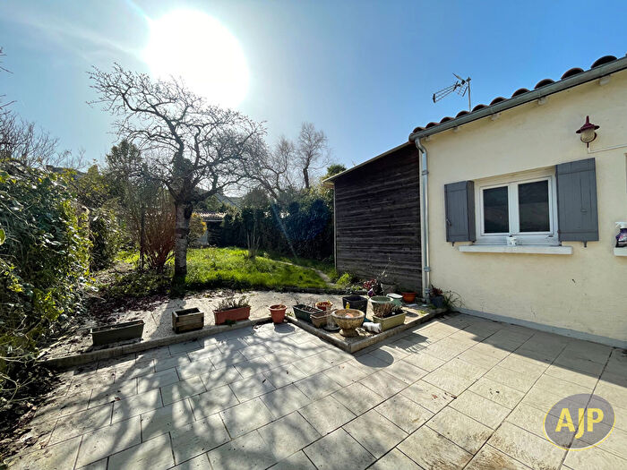 Maison à vendre - Saintes, Centre-ville - 3 pièces - 2 chambres