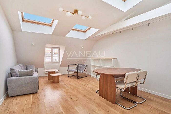 Appartement à louer - Lorette-Martyrs, Paris ème arrondissement - 3 pièces - 2 chambres