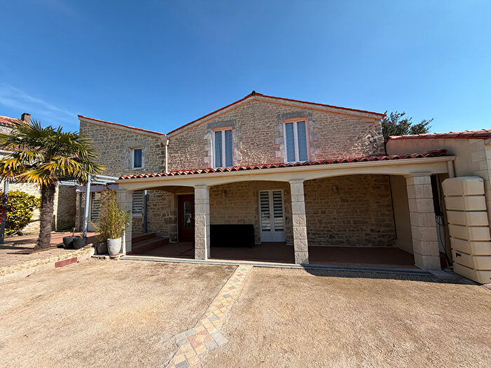 Maison à vendre - Saint-Michel-le-Cloucq - 7 pièces - 5 chambres