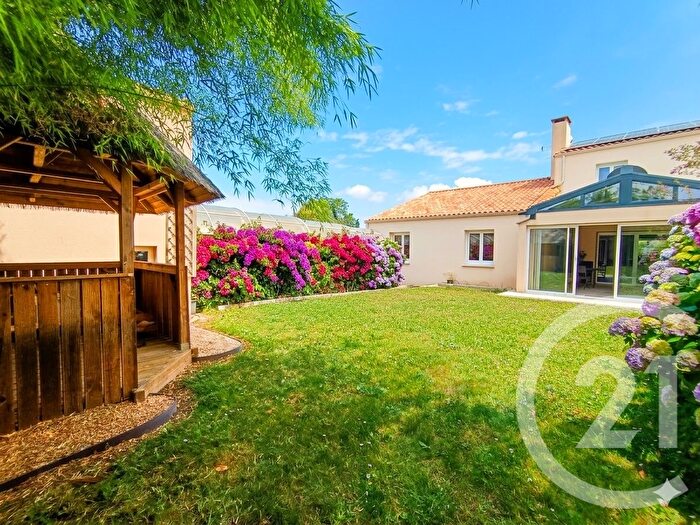 Maison à vendre - Saint-Vincent-sur-Jard - 13 pièces - 8 chambres