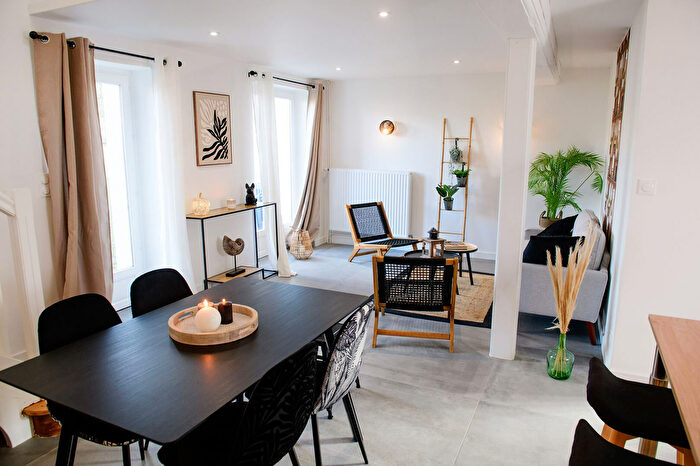 Maison à vendre - Saint-Just-Saint-Rambert, Saint-Rambert - 6 pièces - 5 chambres