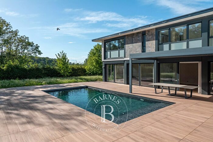 Maison 8 pièces à Écully, Les Serres, Vivier, à vendre