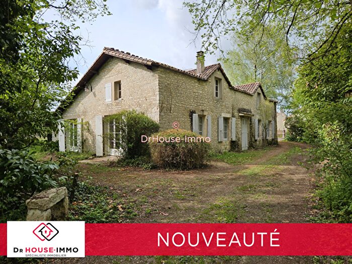 Maison 8 pièces à Prahecq, à vendre