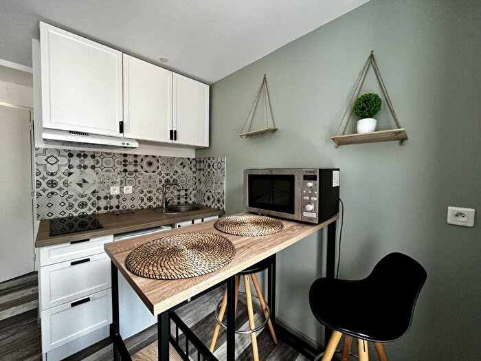 Appartement à louer - Centre Ville Est, Bourgoin-Jallieu - 1 pièce