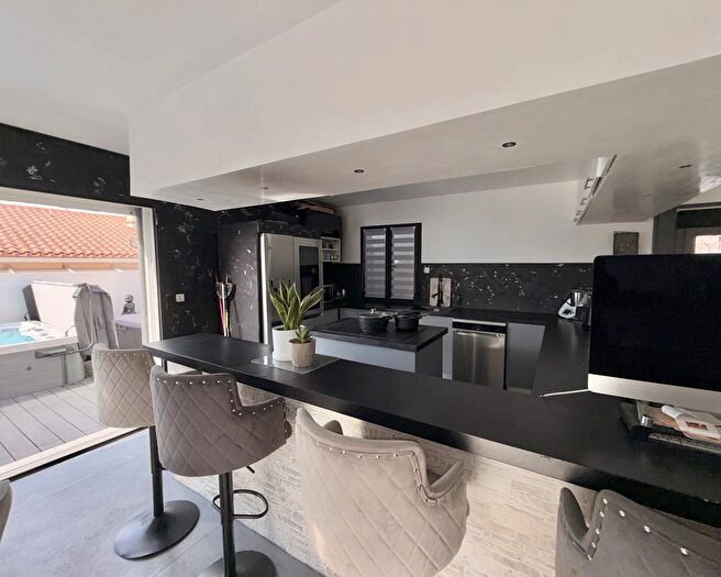 Maison à vendre - Vitrolles, Bords de létang, Tribales, Ferme de Croze - 5 pièces - 4 chambres