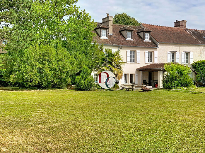 Maison 11 pièces à Avilly-Saint-Léonard, à vendre