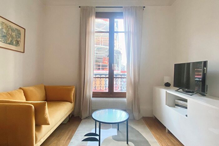 Appartement à louer - Paris e , Champ de Mars - 2 pièces - 1 chambre