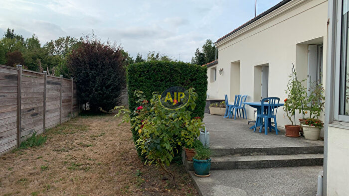 Maison à louer - Rochefort, Faubourg Nord, Stade Philaudrie - 4 pièces - 3 chambres