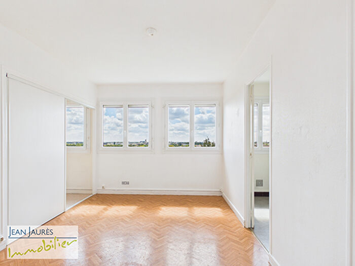 Appartement 2 pièces à vendre à La Chapelle-Saint-Luc, Chantereigne, Montvilliers