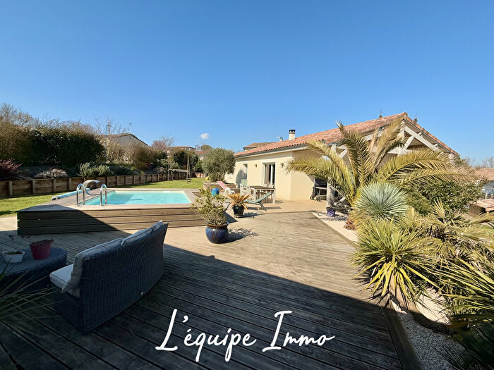 Maison à vendre - LIsle-Jourdain - 5 pièces - 3 chambres