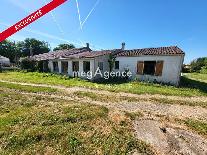 Maison 4 pièces à Rioux, à vendre