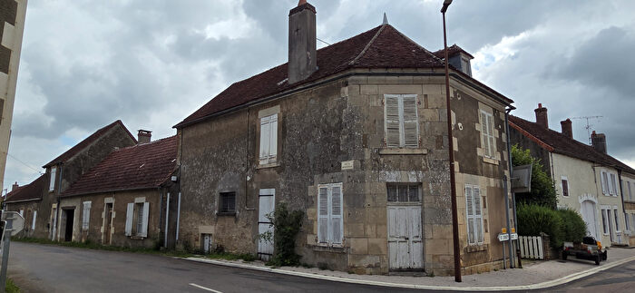 Menou : Maison 3 pièces à vendre