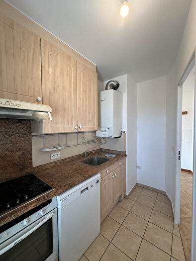 Appartement à louer - Melun, Rive de Seine, Sud - 2 pièces - 1 chambre