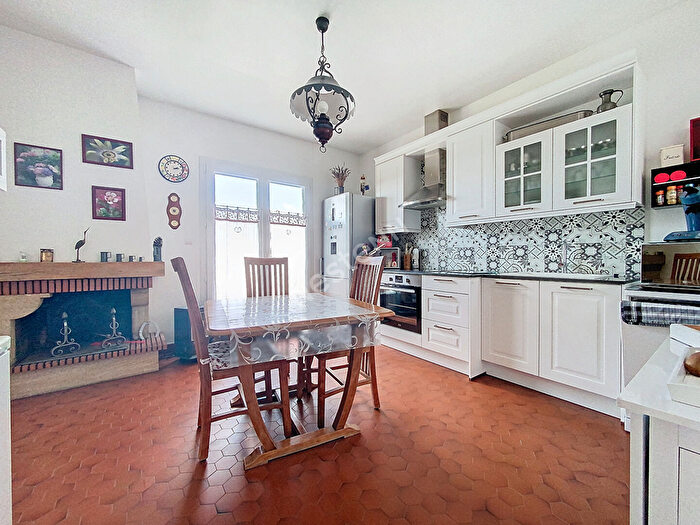 Maison à vendre - Beaulieu-sur-Dordogne - 6 pièces - 4 chambres