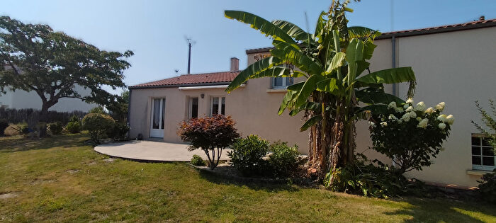 Maison à vendre - Le Puiset-Doré - 6 pièces - 4 chambres