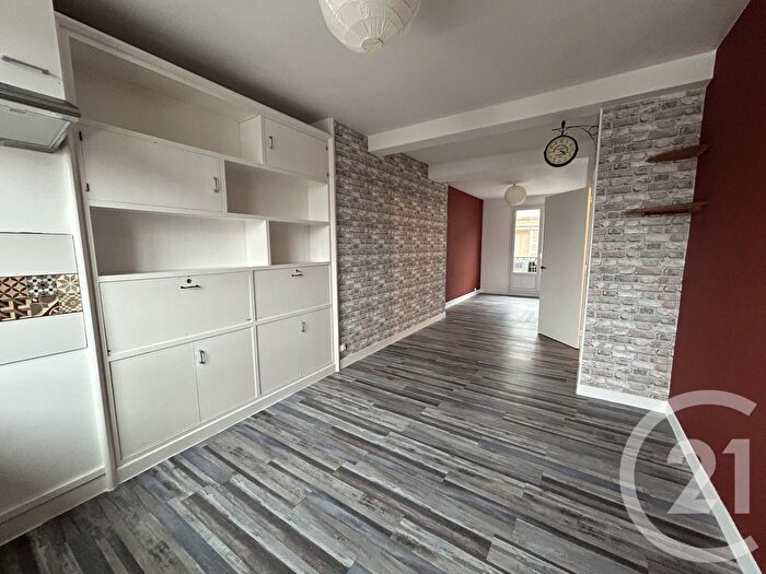 Appartement à louer - Lisieux, Centre-ville - 3 pièces - 2 chambres