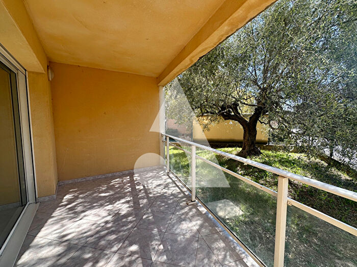 Appartement à vendre - Pertuis, Centre-ville, Fours à Chaux, Claret - 4 pièces - 3 chambres