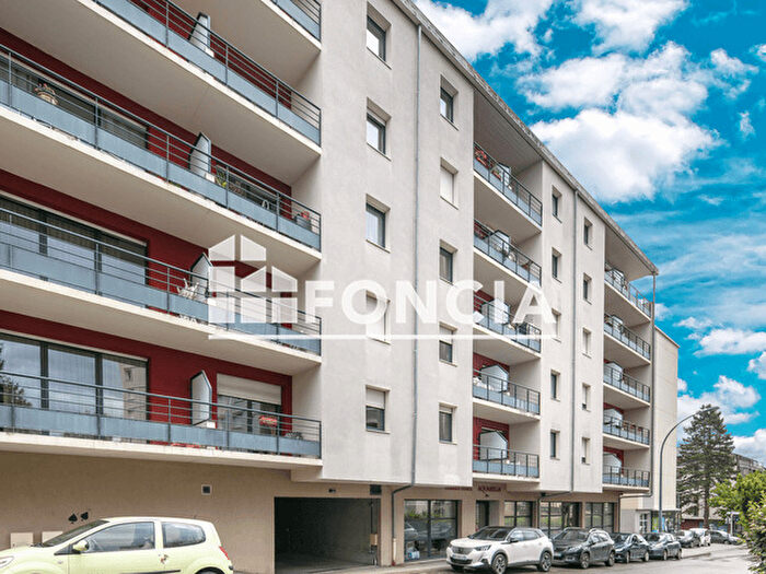 Appartement à vendre - Voiron, Centre-ville, Gare - 1 pièce - 1 chambre