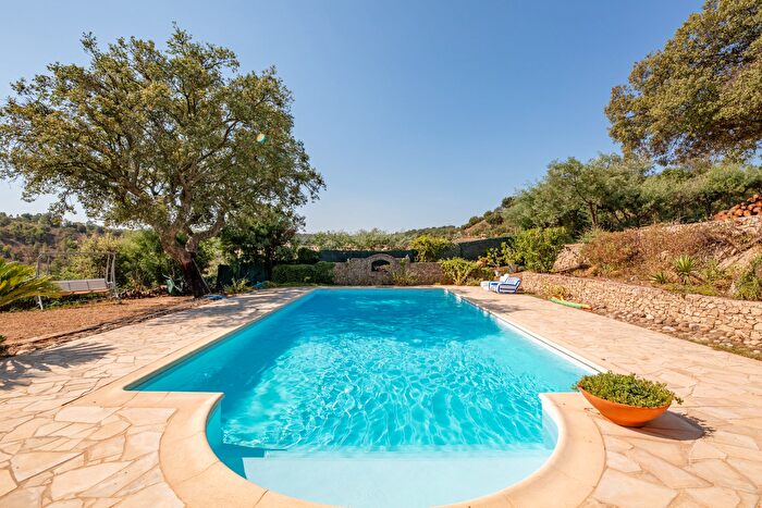 Maison à vendre - Le Plan-de-la-Tour - 8 pièces - 6 chambres