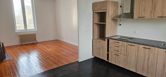 Maison 12 pièces à louer à Estrées-Deniécourt