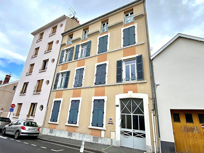 Charras, Clermont-Ferrand : Appartement 1 pièce à louer