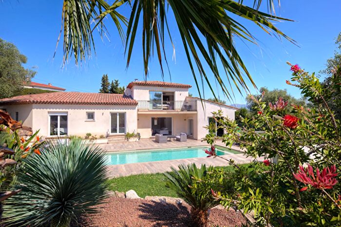 Maison 5 pièces à Roquefort-les-Pins, à vendre