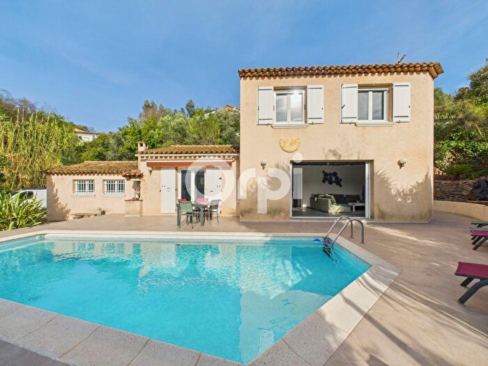 Maison à vendre - Les Adrets-de-lEstérel - 5 pièces - 4 chambres