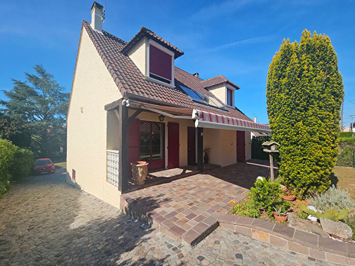 Maison à vendre - Saint-Arnoult-en-Yvelines - 5 pièces - 3 chambres