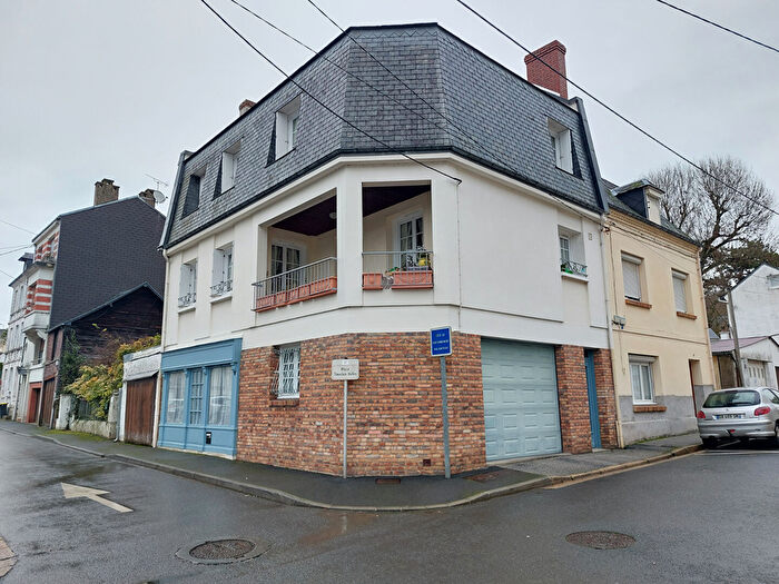 Maison à vendre - Lillebonne - 5 pièces - 3 chambres