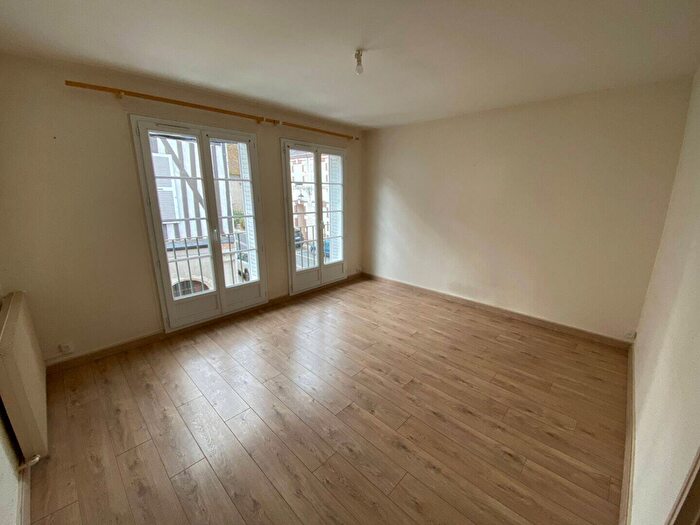 Aubigny-sur-Nère : Appartement 2 pièces à louer