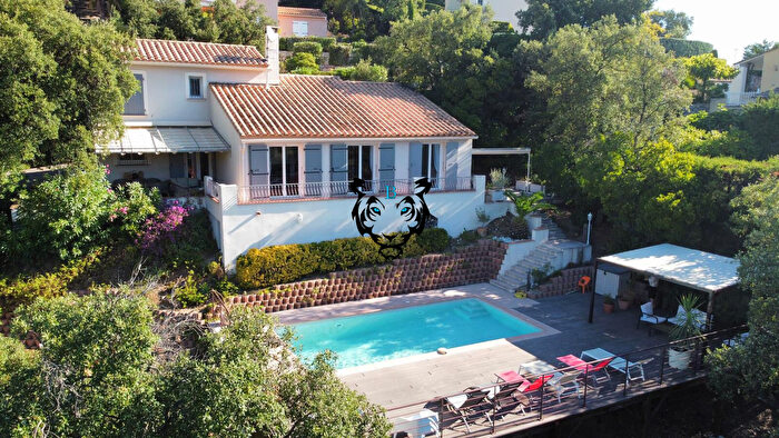 Maison à vendre - Roquebrune-sur-Argens, Les Terrasses - 5 pièces - 3 chambres