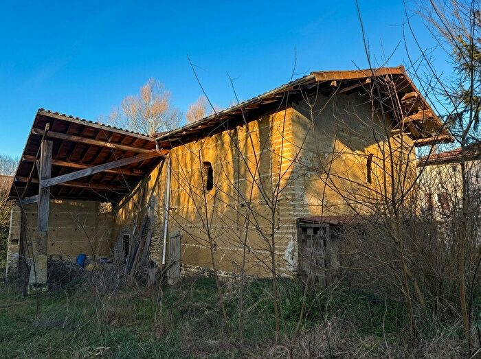 Maison à vendre - Cour-et-Buis - 5 pièces - 3 chambres