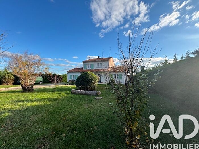 Maison à vendre - Coulgens - 5 pièces - 4 chambres