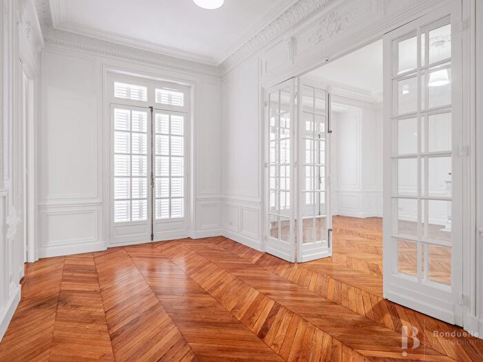 Appartement à louer - Paris e , Courcelles, Wagram - 7 pièces - 4 chambres