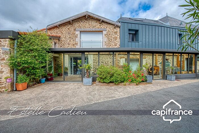 Maison à vendre - Saint-Michel-Mont-Mercure - 20 pièces - 7 chambres