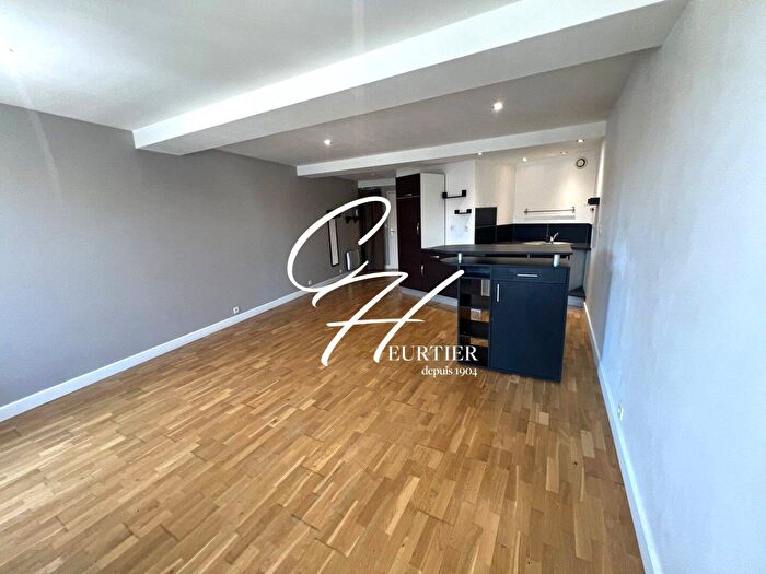 Appartement 2 pièces à louer - Centre-Trois Fontaines, Rives