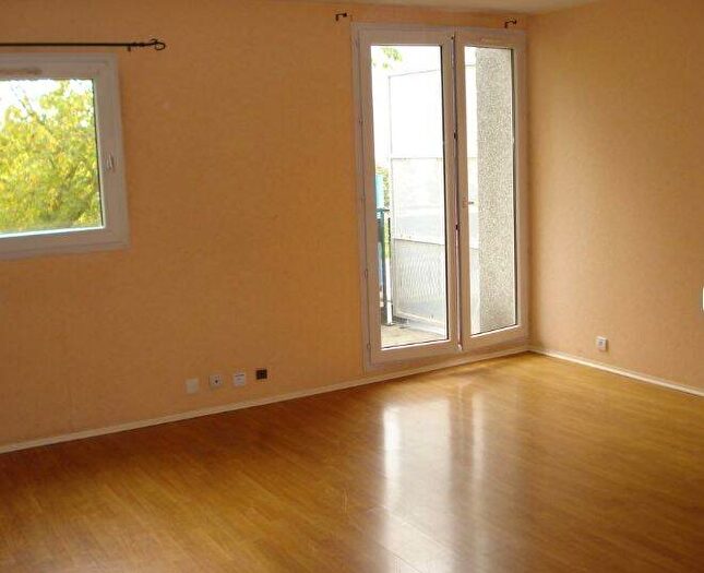 Le Bourg, Savigny-le-Temple : Appartement 2 pièces à louer