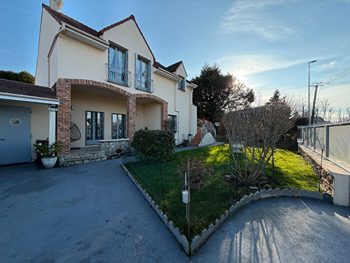Maison à vendre - Lagny-sur-Marne, Saint-Denis, Plateau - 8 pièces - 6 chambres