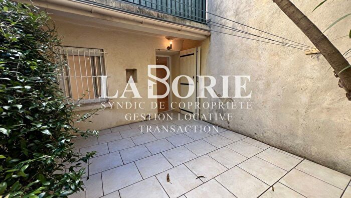 Appartement à louer - Nord, Entraigues-sur-la-Sorgue - 3 pièces - 2 chambres