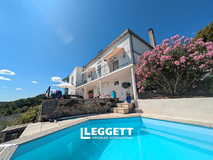 Maison à vendre - Saint-Georges-de-Noisné - 6 pièces - 3 chambres