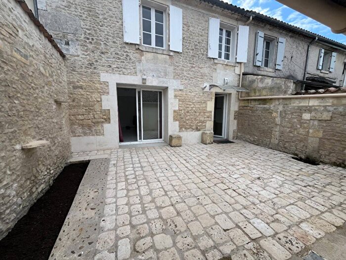 Maison à louer - Jarnac - 4 pièces - 3 chambres