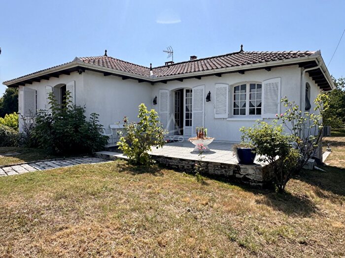 Maison à vendre - Magnac-sur-Touvre - 5 pièces - 4 chambres