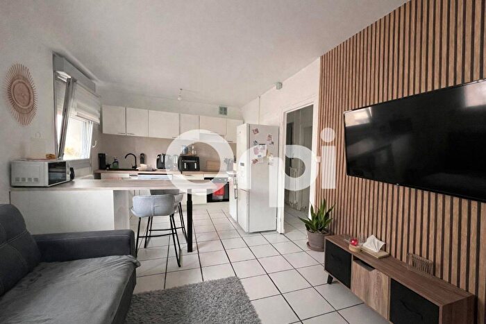 Appartement à louer - Centre Ville-Chavanne-Hypercentre, Saint-Chamond - 3 pièces - 2 chambres