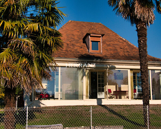 Maison à vendre - Montpon-Ménestérol - 5 pièces - 3 chambres