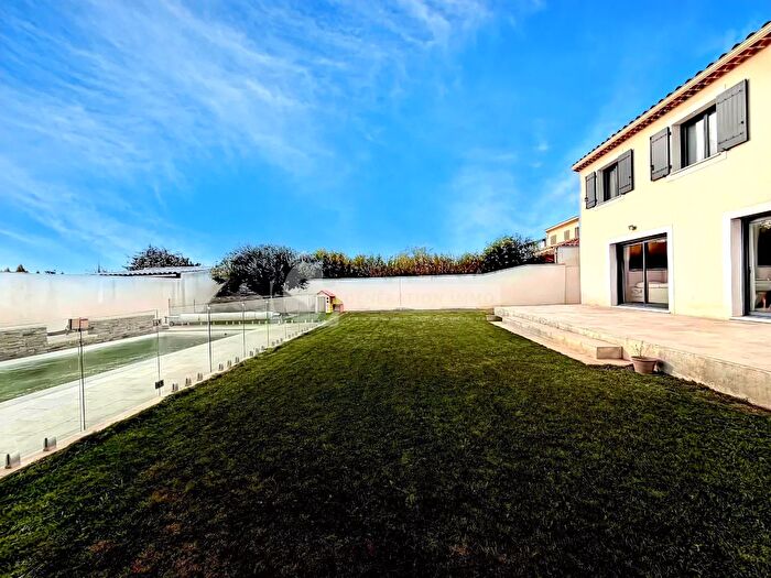 Maison à vendre - Saint-Martin-de-Crau - 4 pièces - 3 chambres